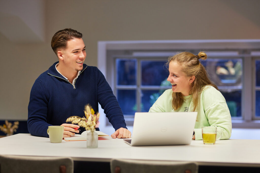 Our Services | Parakar - Your Local Employer
