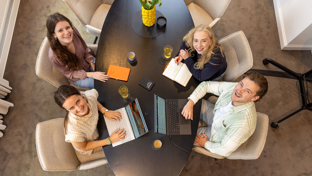 Contact Us for International Employment Solutions | Parakar